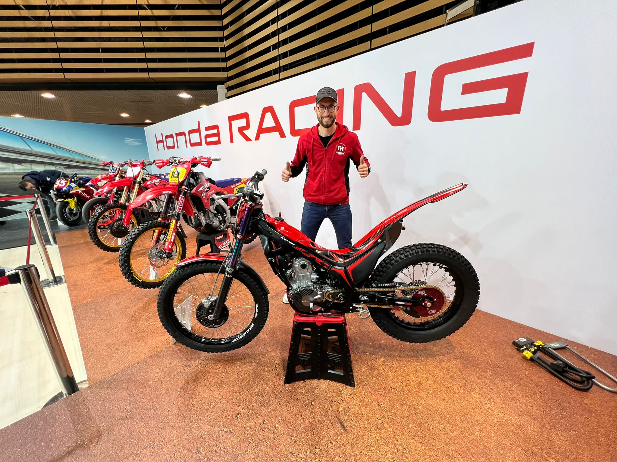 Alex Ferrer et Montesa sur le stand Honda au Salon du 2 Roues de Lyon ...